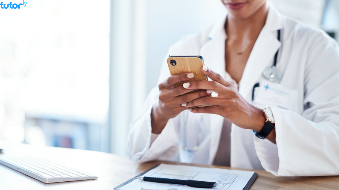 Aplikasi Rekam Medis Terbaik 2025 yang Wajib Dicoba Klinik dan Dokter – Tutorly.ID