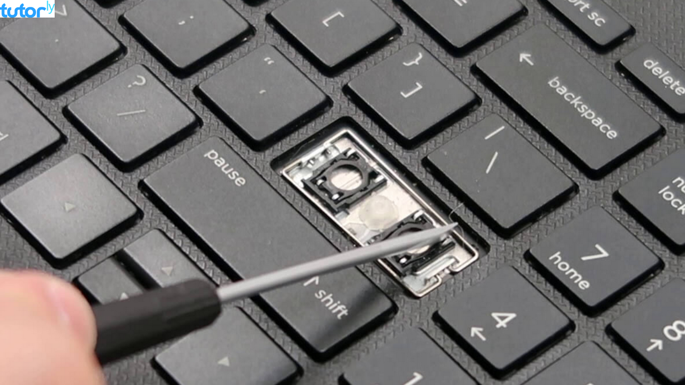 Tombol Shift Error di Keyboard Kamu? Ini Solusi Simpelnya – Tutorly.ID